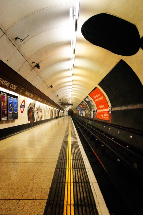 london underground platform Wall Mural • Pixers® • We live to change