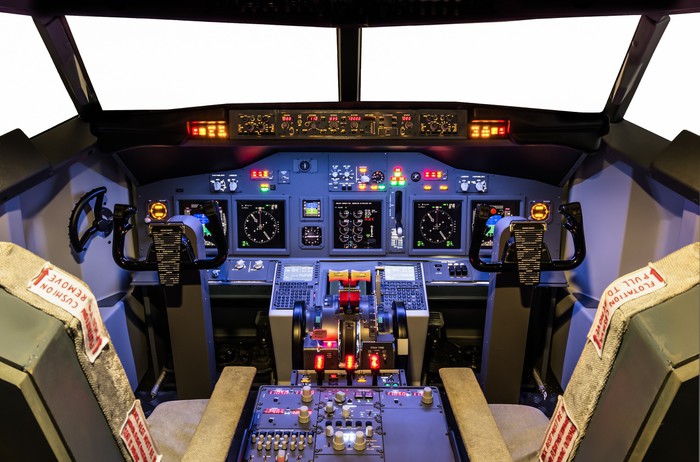 Boeing 737 flight simulator cockpit - onthewebpery