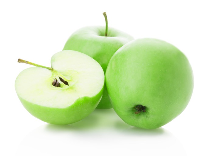 Fotobehang Groene appels en appel segmenten op witte achtergrond ...