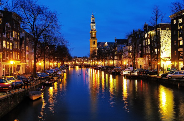 Fotobehang Avond op de westerse kerk in Amsterdam • Pixers® - We leven ...